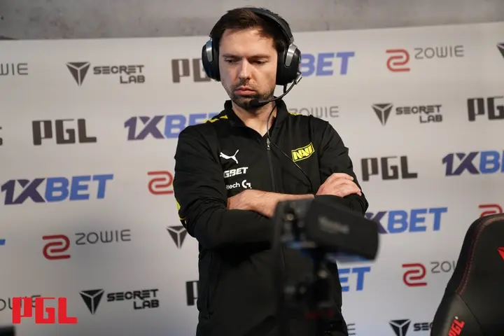 O treinador da NaVi discute a dinâmica da equipe e o futuro do s1mple